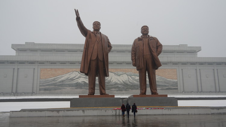 Kim Il Sung and Kim Jong Il’s bronze statues on Mansu Hill in 360 — RTD